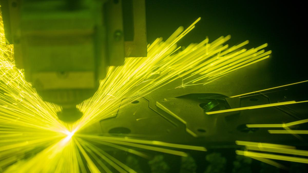 Laser Cutting Advantages: Precision & Efficiency